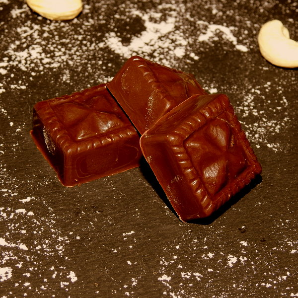 Ras Malai Flavoured Homemade Chocolate - Choco-n-Nuts